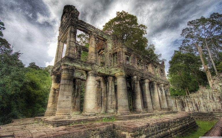 35 Amazing Photos from the Ruins of Angkor Wat Vishnu Temple in Cambodia
