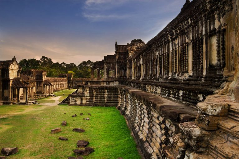 35 Amazing Photos from the Ruins of Angkor Wat Vishnu Temple in Cambodia