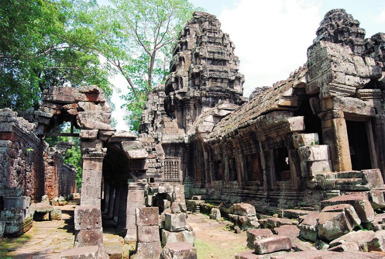 35 Amazing Photos from the Ruins of Angkor Wat Vishnu Temple in Cambodia
