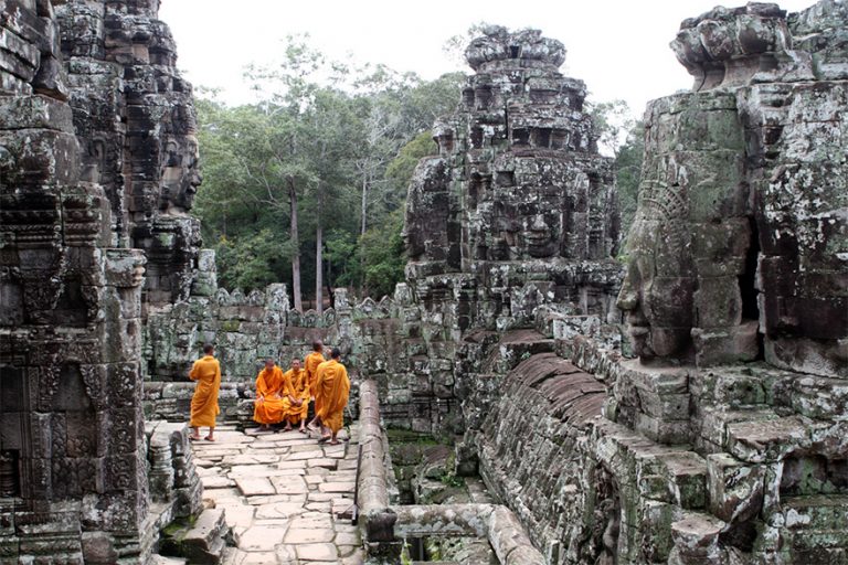 35 Amazing Photos from the Ruins of Angkor Wat Vishnu Temple in Cambodia